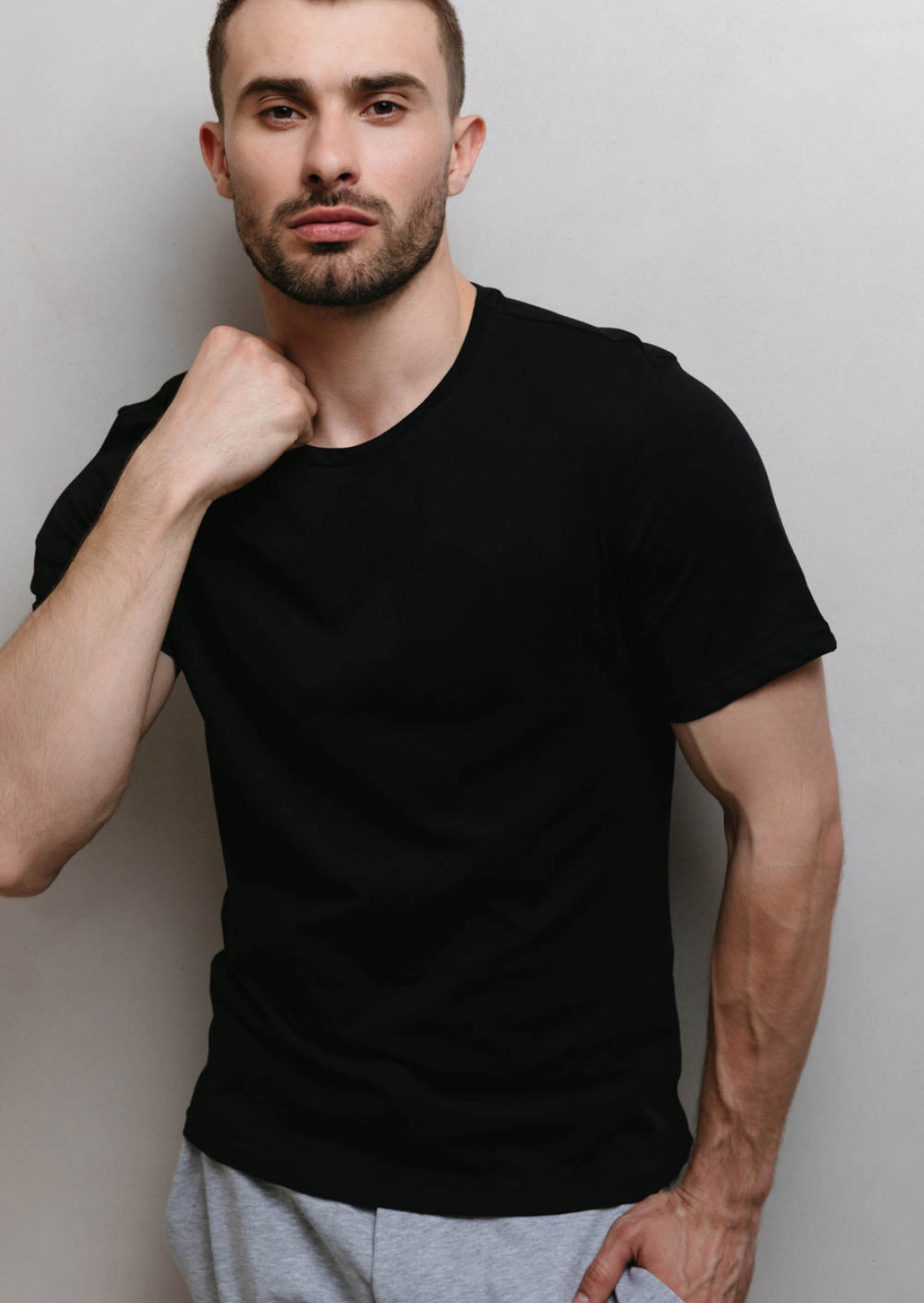 Black men's basic T-shirt